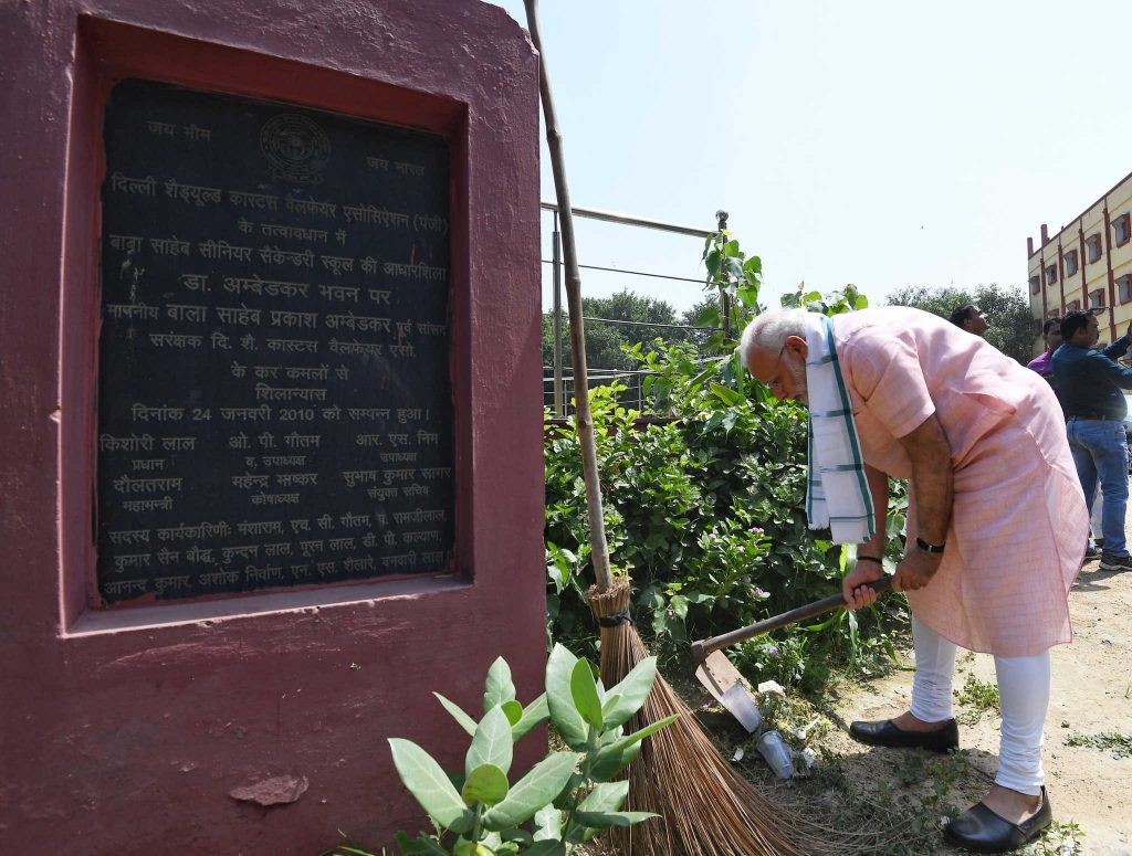 PM Narendra Modi participates in “Swachhata Hi Seva”, performs ...